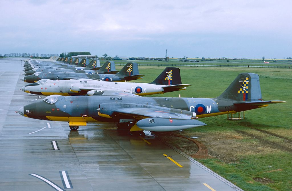 RAF Wyton 1980-1995 Pt 4 - 100 Sqn Canberras and Hawks - Aviation ...