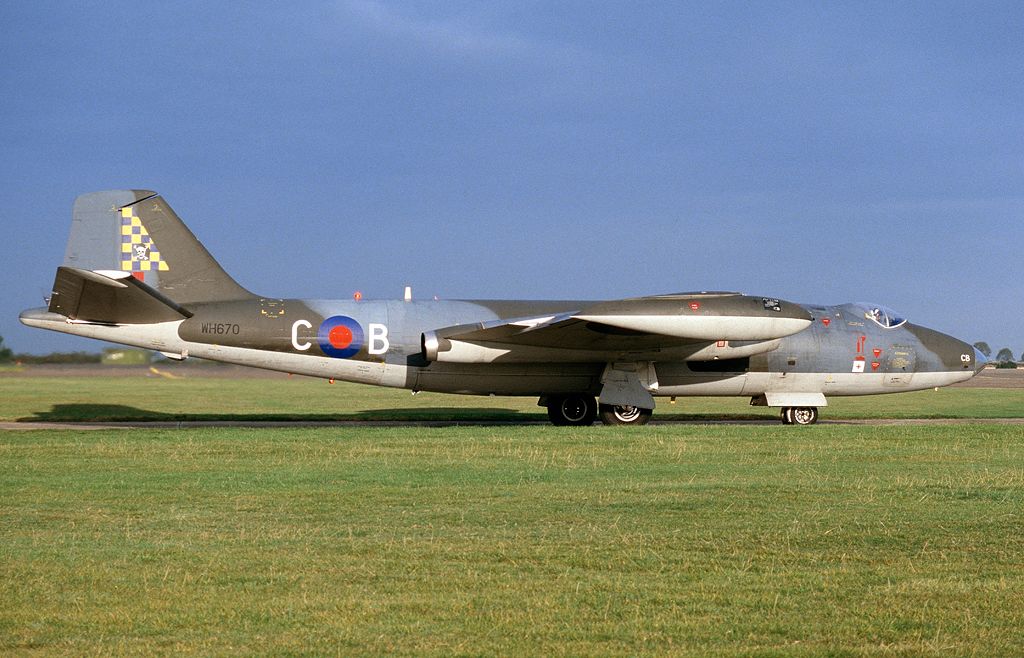 RAF Wyton 1980-1995 Pt 4 - 100 Sqn Canberras and Hawks - Aviation ...
