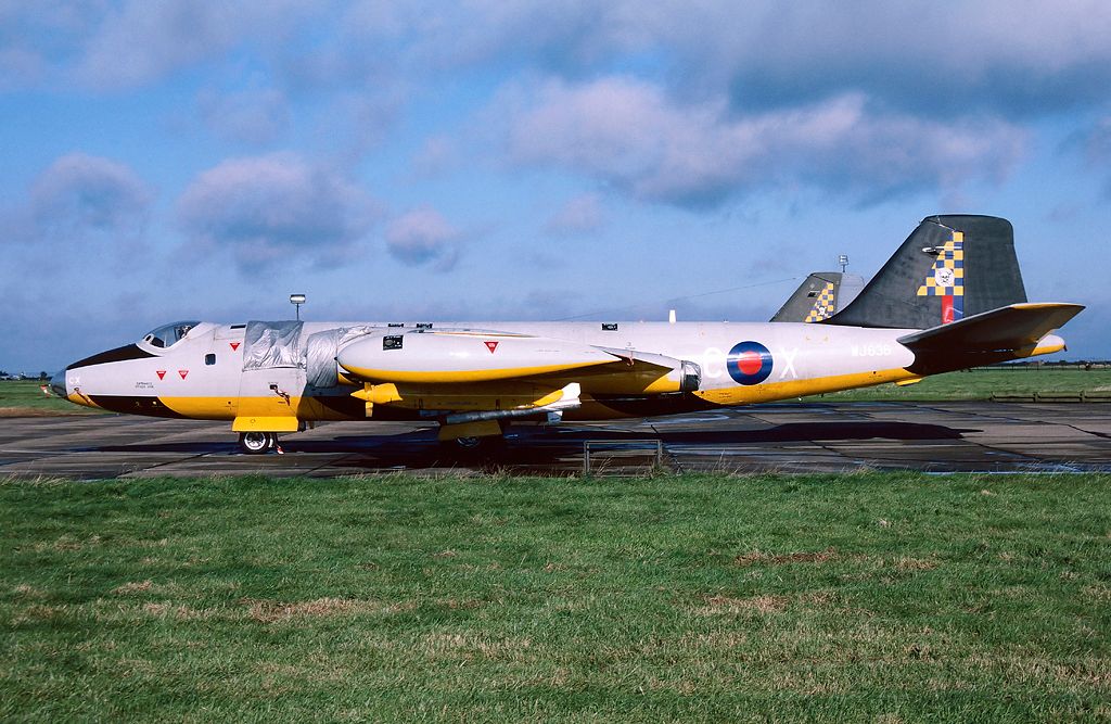 RAF Wyton 1980-1995 Pt 4 - 100 Sqn Canberras and Hawks - Aviation ...
