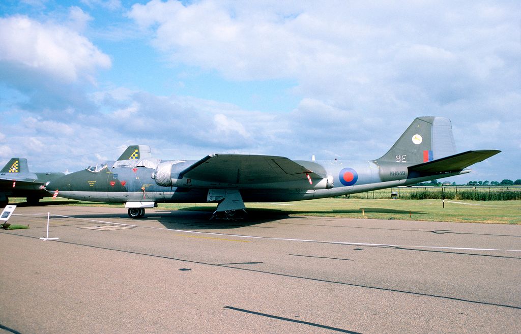 RAF Wyton 1980-1995 Pt 2 231 OCU and the Canberra trainers - Aviation ...