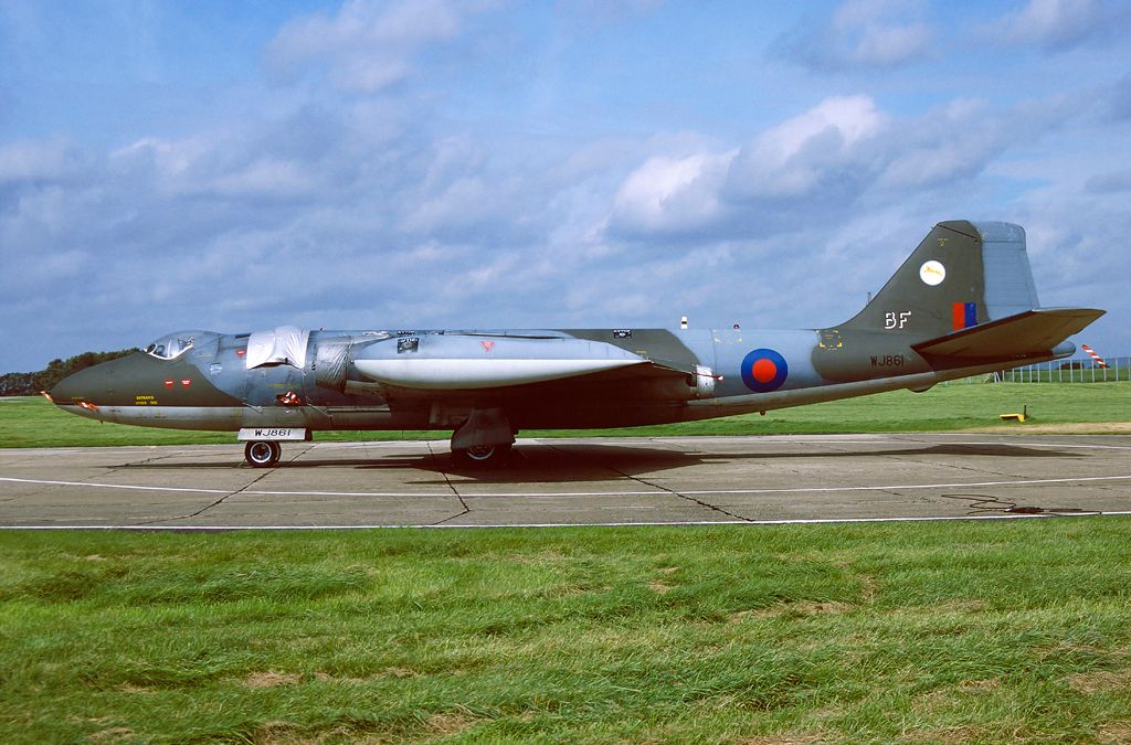 RAF Wyton 1980-1995 Pt 2 231 OCU and the Canberra trainers - Aviation ...
