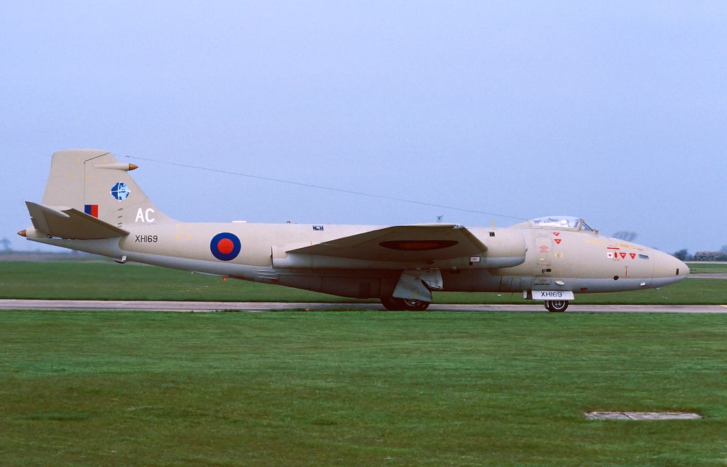 RAF Wyton 1980-1995 Pt 3 1 PRU/39 Sqn and Canberra recce - UPDATED 31 ...