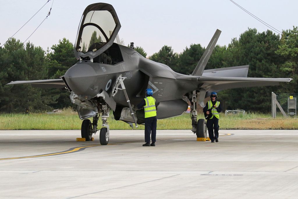 The return of 207 Sqn - Aviation Photography - Britmodeller.com